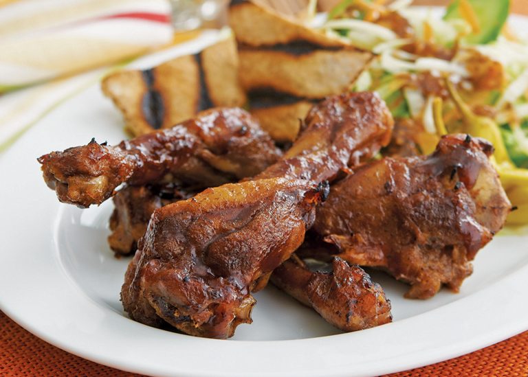 Honey and garlic duck wing drumettes BBQ salad - Canards du Lac Brome