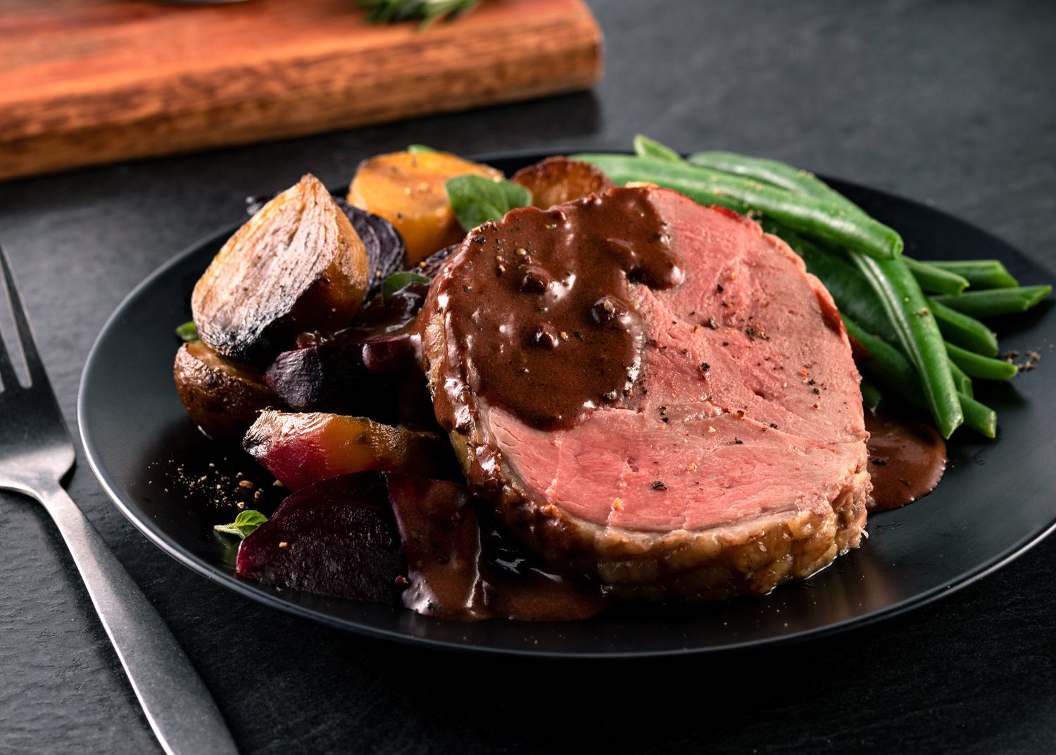 Rôti de canard aux herbes, sauce flambée porto et chocolat - Canards du ...