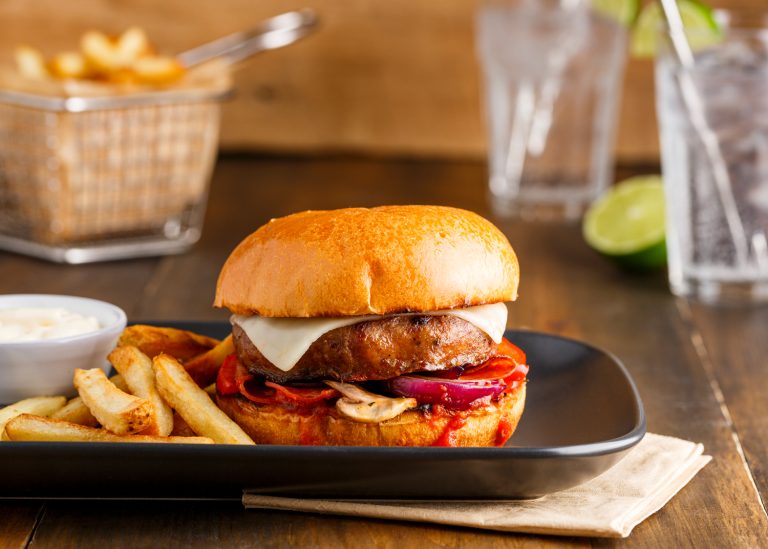 Burgers de canard style pizza garnie - Canards du Lac Brome